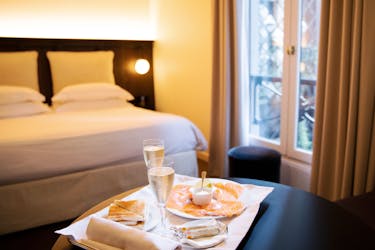 ~ Le Room Service | Hôtel Marais Paris, 4 étoiles |… | Bourg Tibourg